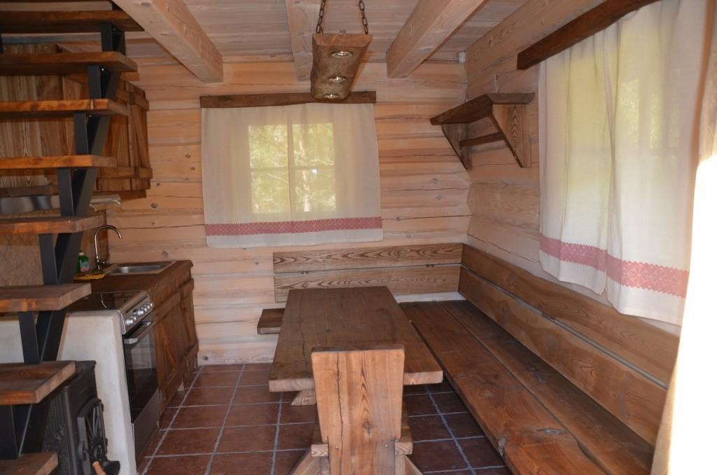 Tõrvaaugu metsamajad