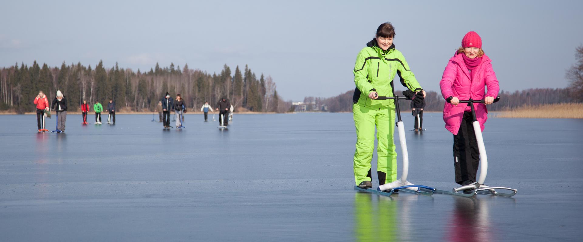 Kick sledge hike on the ice of Lake Pühajärv or along the sports tracks