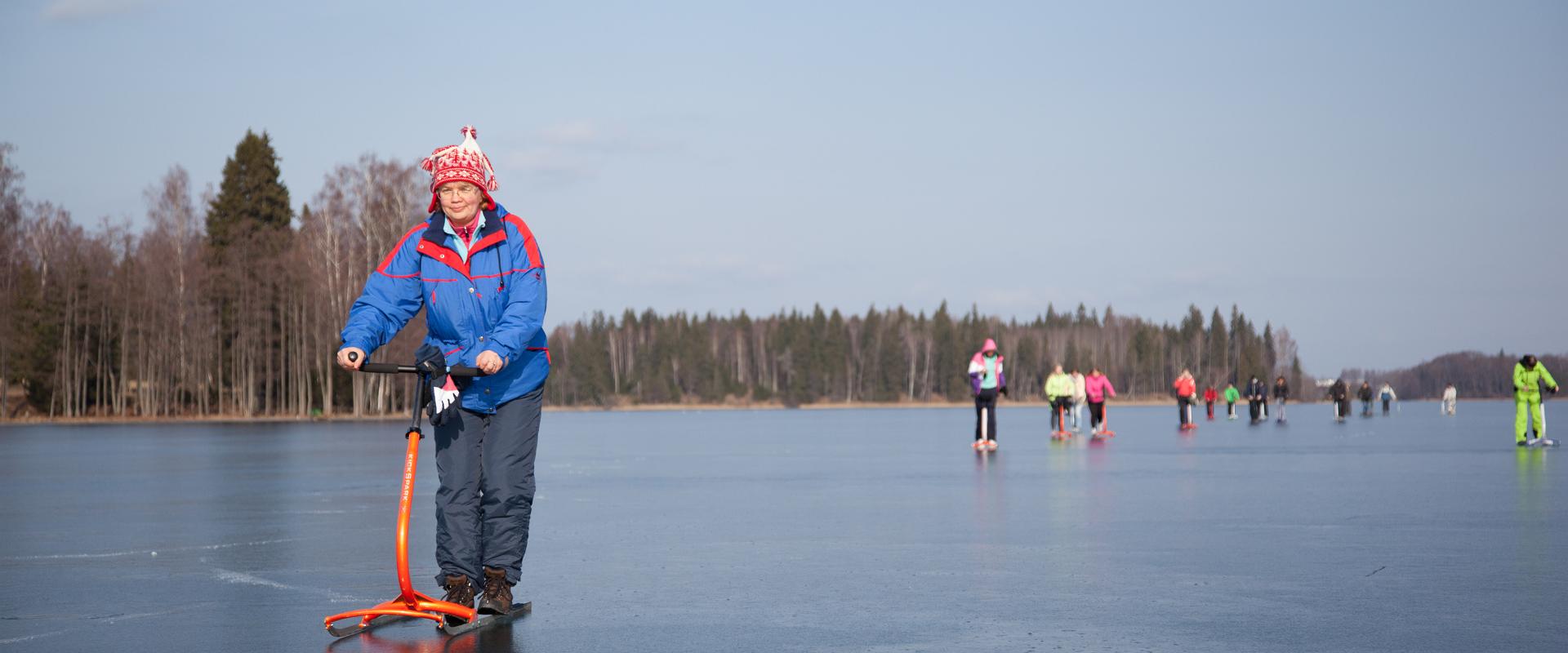 Kick sledge hike on the ice of Lake Pühajärv or along the sports tracks