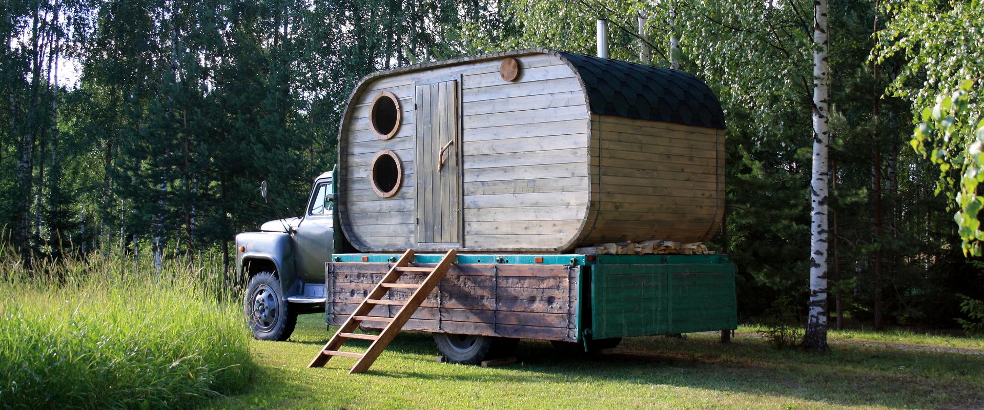 Pedaja Holiday Farm smoke sauna, hot tub, and car sauna