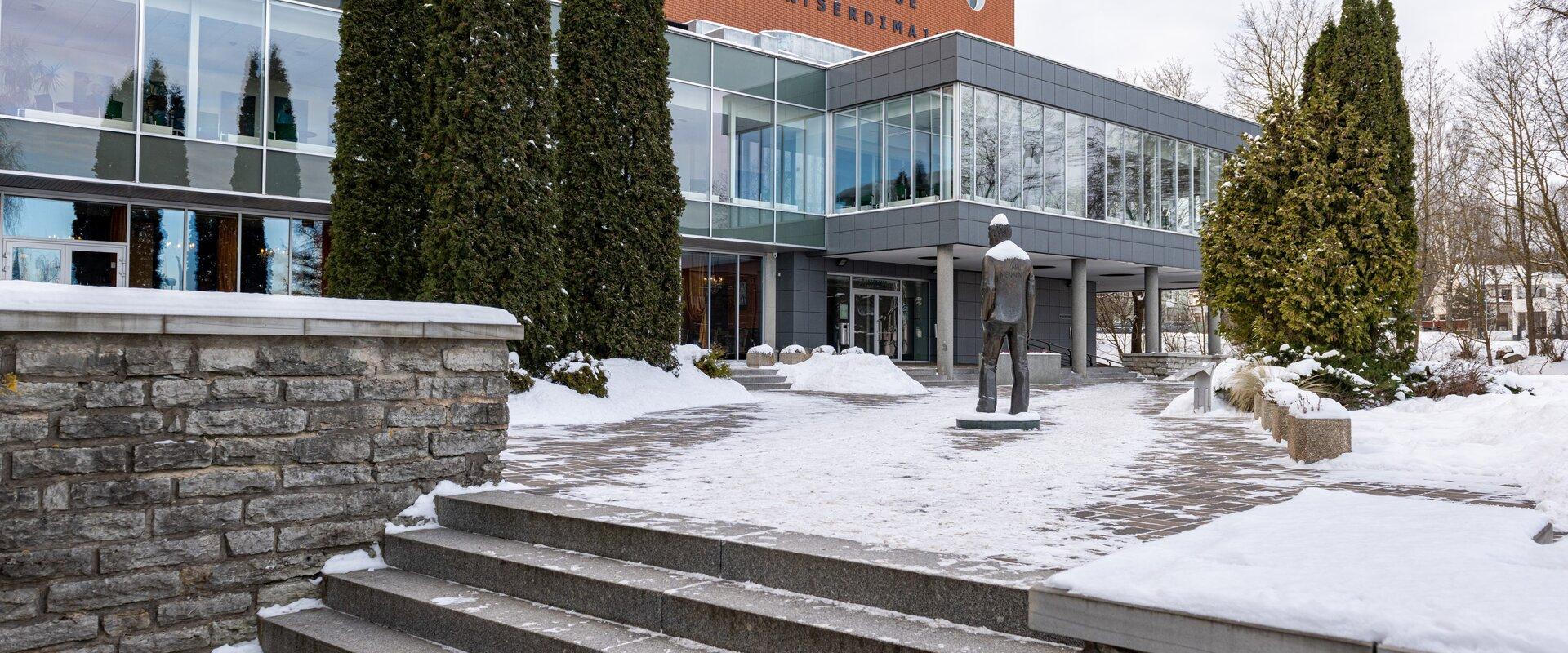 Karl Menningu skulptuur