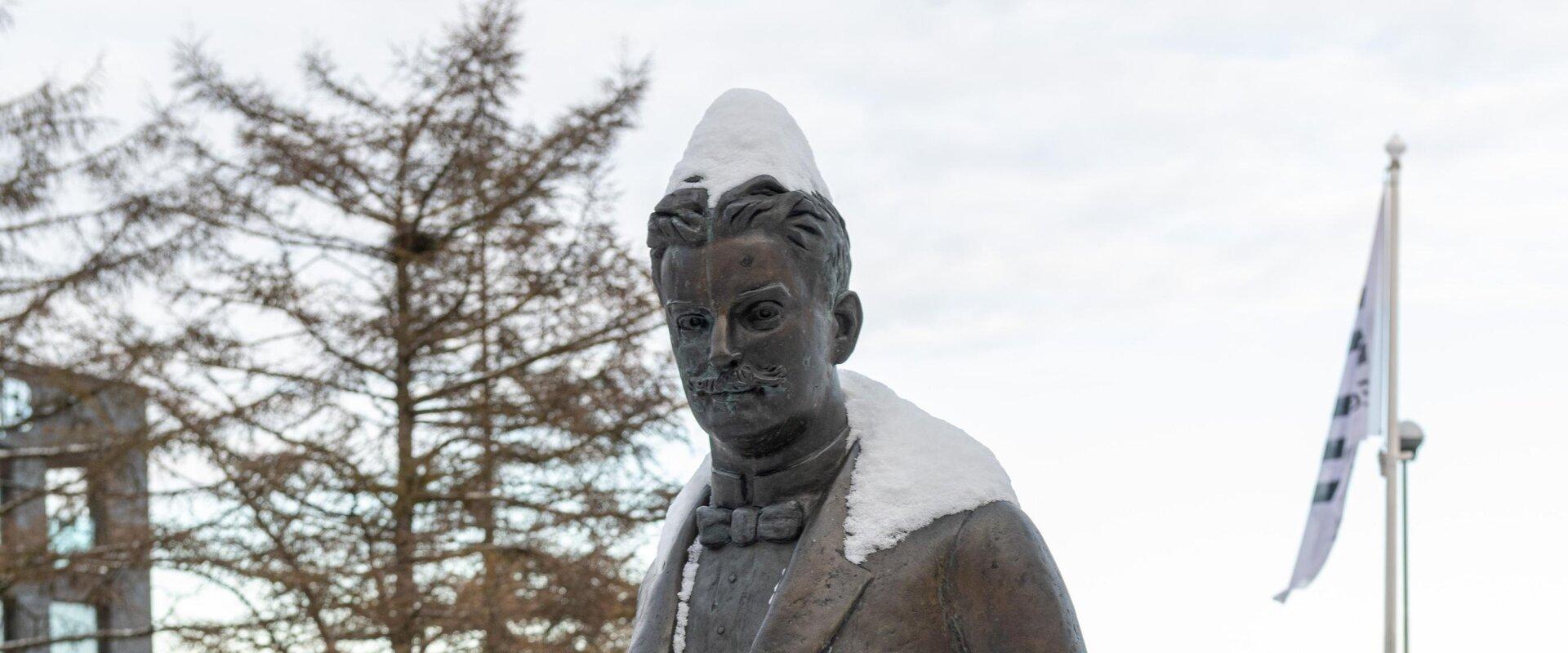 Karl Menningu skulptuur