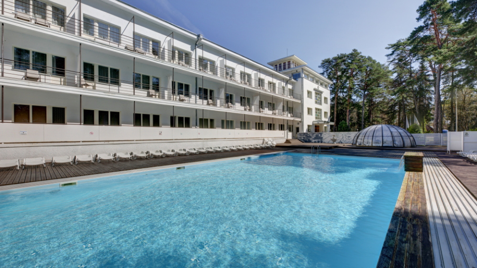 Outdoor pool with pure artesian water in Narva-Jõesuu Medical SPA