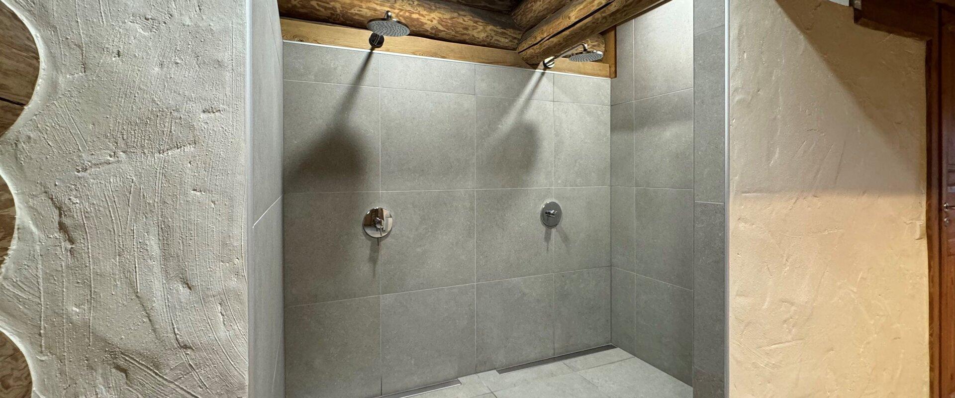 Vene kerisega saun Toosikannu Looduspargis järve kaldal